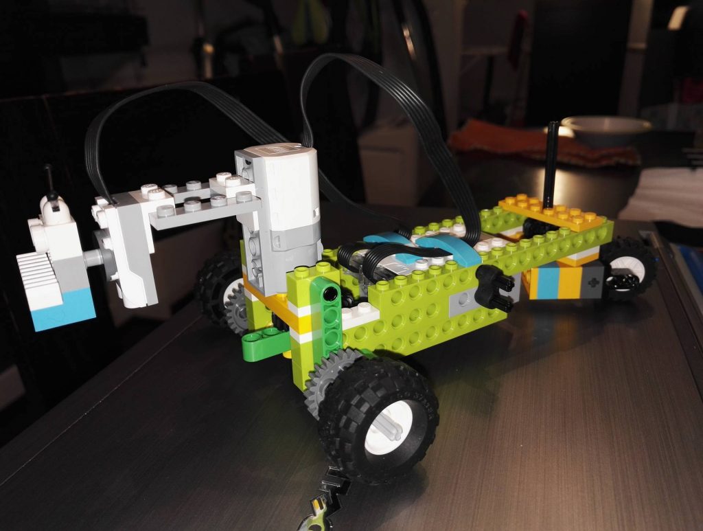 LEGO WeDO 2.0 Line Follower | Robocik.eu